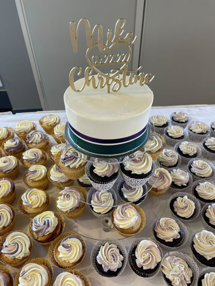 Cutting Cakes & Small Bites – Mooch Custom Confections